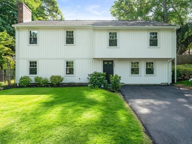 709 County Rd, Bourne, MA 02559