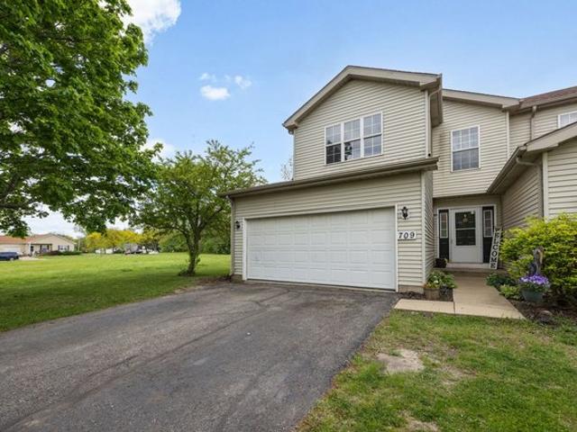 709 Carlisle Dr, Woodstock, IL 60098