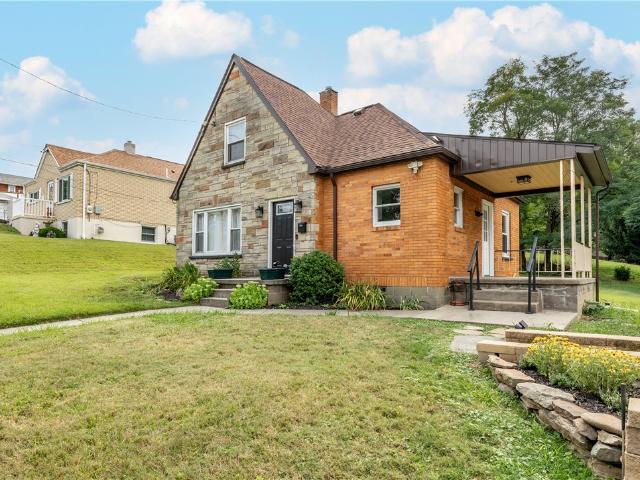 709 Center St