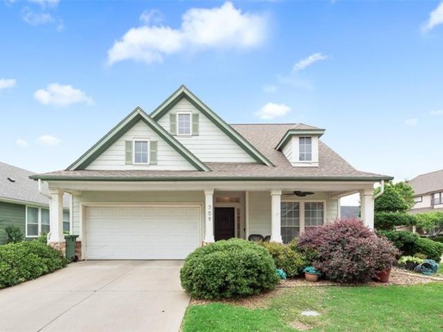 709 Creek Walk Pl, Arlington, TX 76015