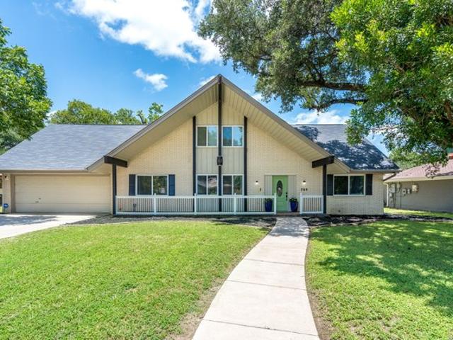709 Balfour Dr, Windcrest, TX 78239