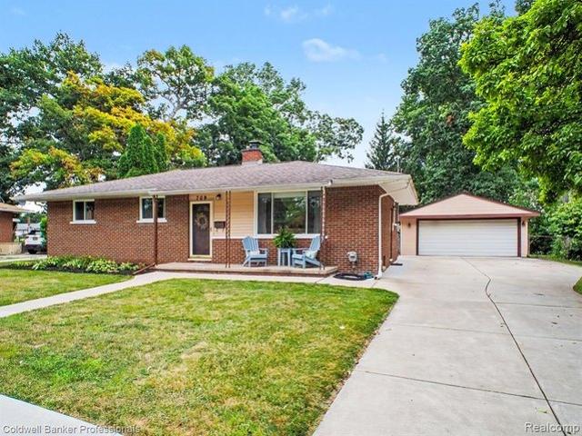 709 Briarwood Ln, Fenton, MI 48430
