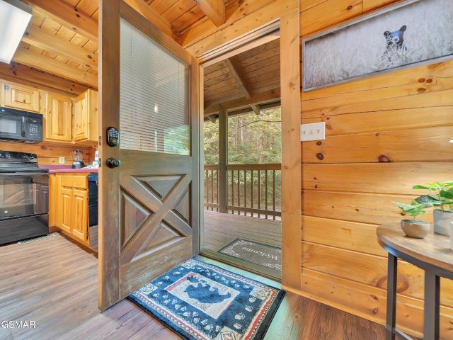 709 Gray Hawk Way