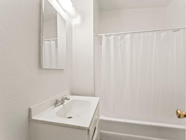 709 E 108th 3 Bedroom Apartment for Rent at 709 E 108th St, Los Angeles, CA 90059 Congress Southeast