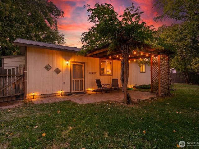 709 E White Birch Avenue