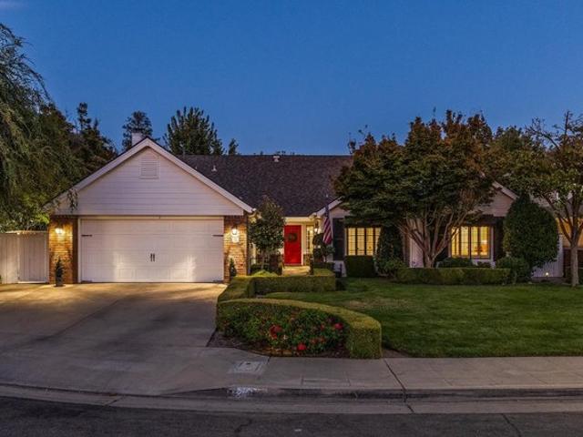 709 E Wood Duck Cir, Fresno, CA 93730