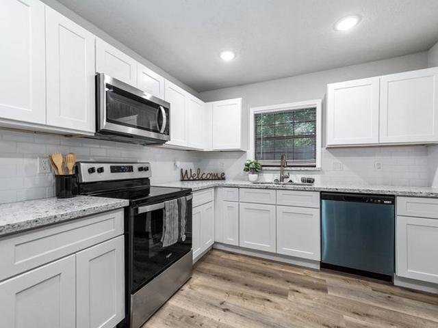 709 E Gulf St, Baytown, TX 77520
