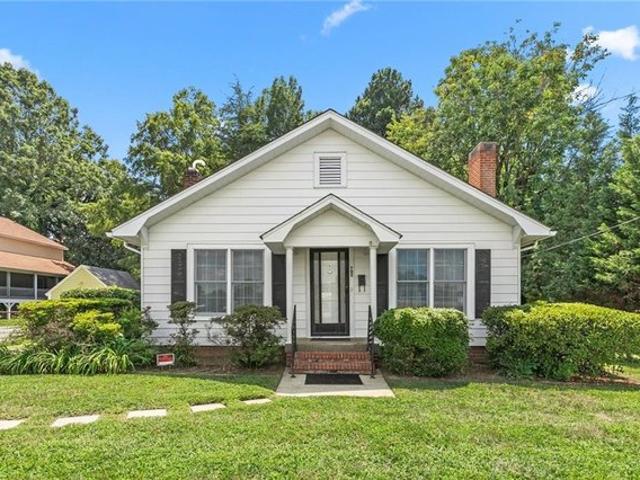 709 E Sunrise Ave, Thomasville, NC 27360