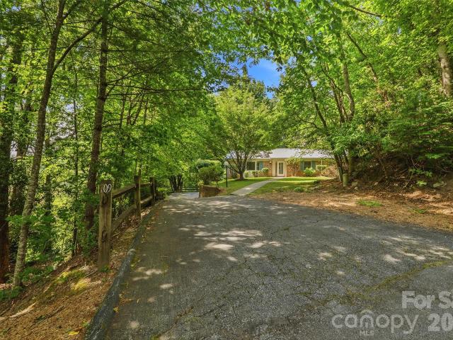 709 Forest Ridge Drive