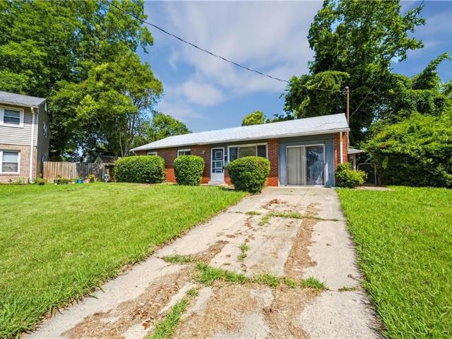 709 Houston AVE