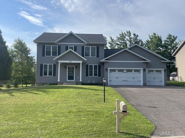 709 Horizons Dr, Marquette, MI 49855
