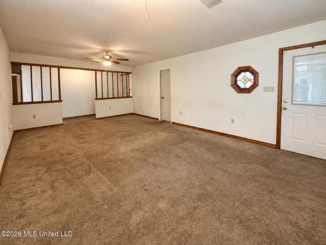 709 Hillcrest Loop