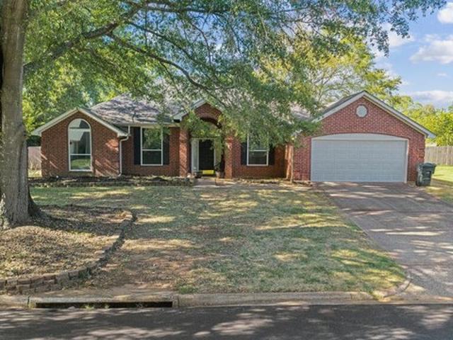 709 Oakview Dr, Nacogdoches, TX 75965