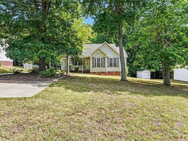 709 Old Castle Dr, Randleman, NC 27317