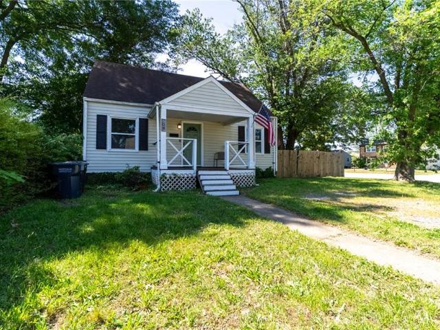 709 Lee ST
