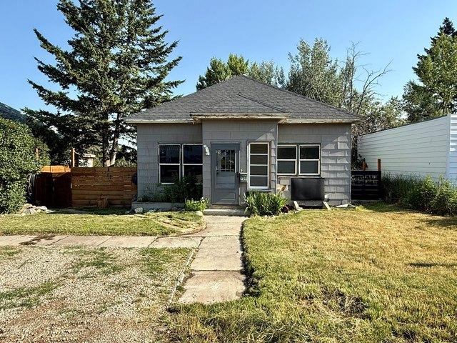 709 Montana Ave, Deer Lodge, MT 59722