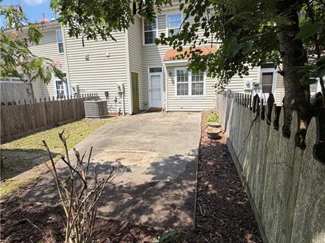 709 Montrose CT