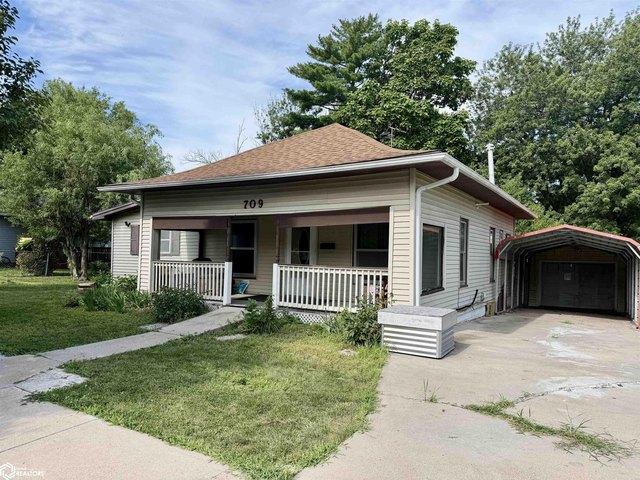 709 N 12th St, Chariton, IA 50049