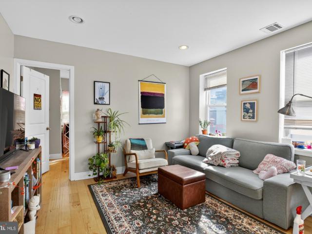709 N 3rd St, Unit 3, Philadelphia, PA 19123 | Compass