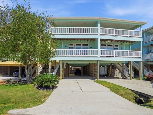 709 N Bayshore Dr, La Porte, TX 77571