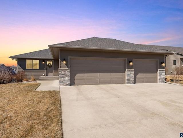 709 N Copper Ave, Brandon, SD 57005