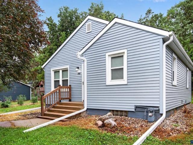 709 N Dakota Ave, Dell Rapids, SD 57022