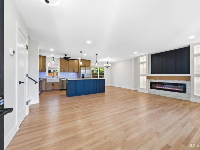 709 N Reef Road