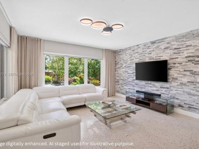 709 NW 9th Ct, Hallandale Beach, FL 33009