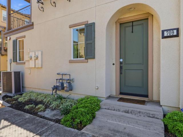 709 Satsuma Terrace