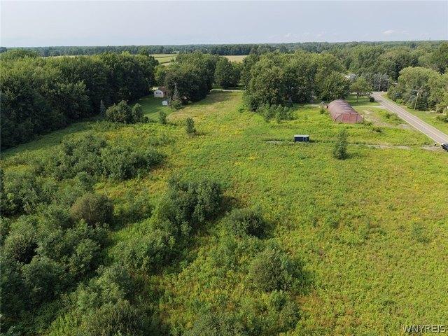 709 Schoelles Rd, Buffalo, NY 14228