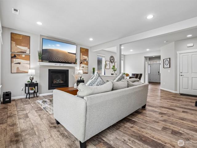 709 SE 101st Avenue SE