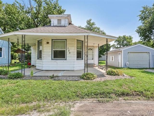 709 Simpson St, Pocahontas, IL 62275