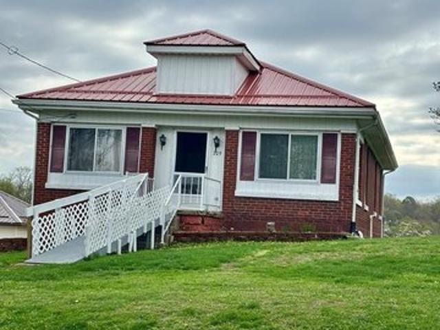 709 Springdale Ave, Wheeling, WV 26003