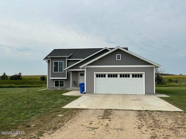709 Sunset Cir, Lake Norden, SD 57248