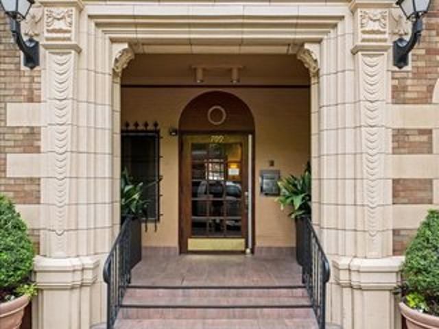 709 SW 16th Ave Unit 505, Portland, OR 97205