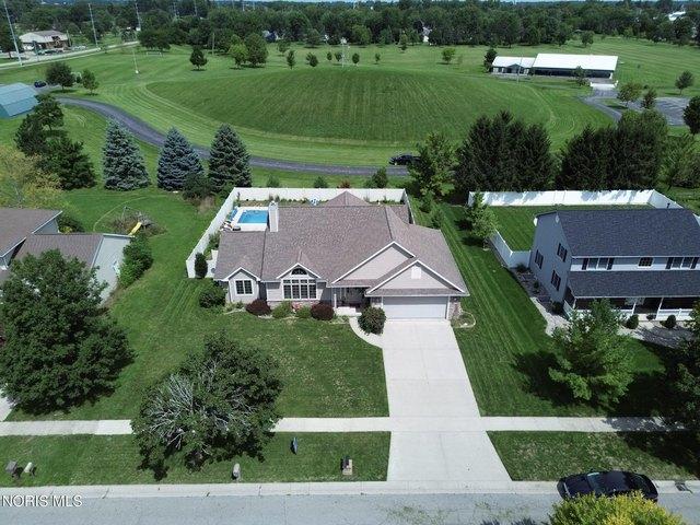 709 Parkside Dr, Wauseon, OH 43567