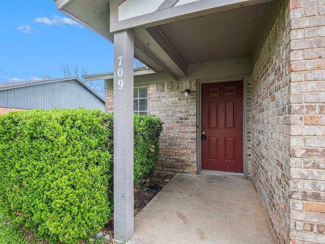 709 Pleasant Manor