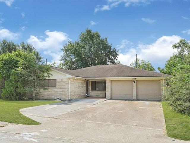 709 Queens Rd, Pasadena, TX 77502