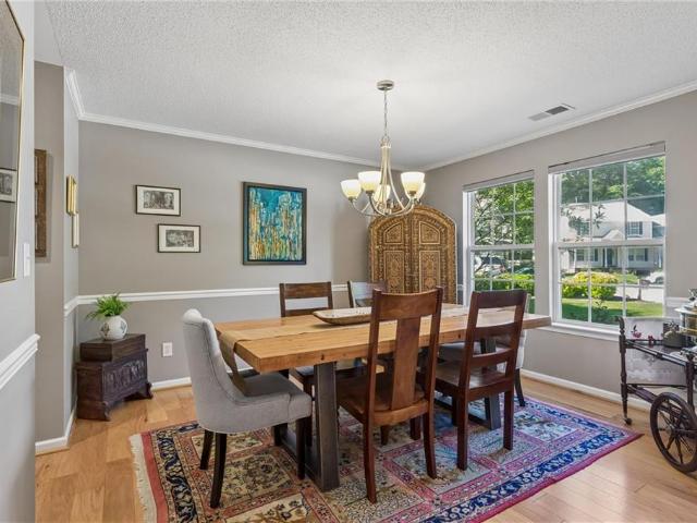 709 Robin Hood DR