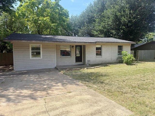 709 Ruth St, Athens, TX 75751