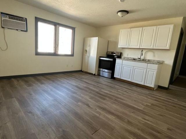 709 W 3rd St 2 Bedroom Apartment for Rent at 709 W 3rd St, Waterloo, IA 50701 Church Row Historic