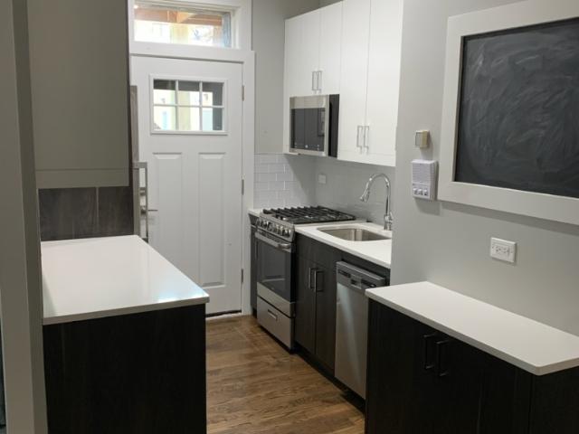 709 W Barry Avenue # E1