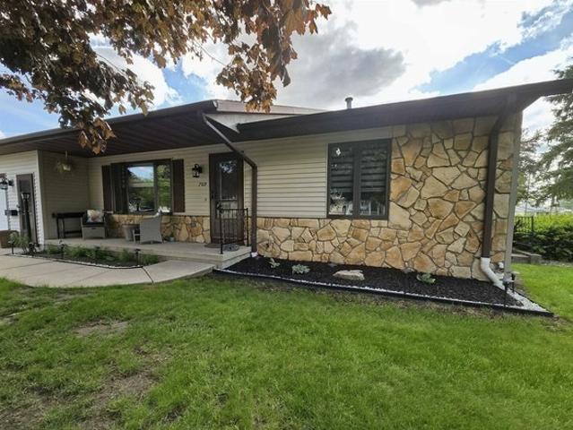 709 W Lincoln St, Waupun, WI 53963