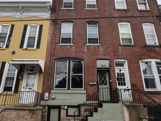 709 W Norwegian Street