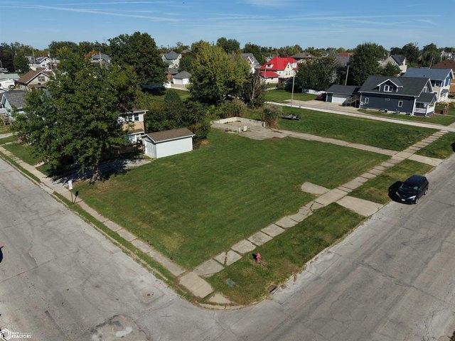 709 W State St, Marshalltown, IA 50158