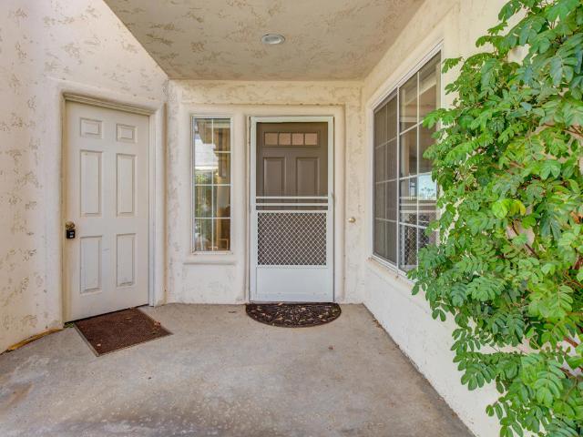 709 Vista Lago Circle N