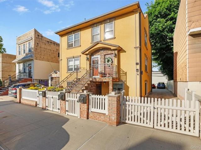 70 70th St, Glendale, NY 11385