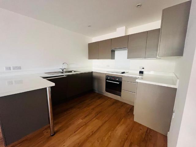 70 76 Baxter Avenue, Southend On Sea SS2 2 bed flat to rent £1,375 pcm £317 pw