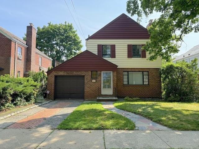 70 18 Kessel St, Queens, NY 11375