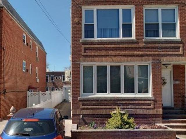 70 22 68th St, Glendale, NY 11385
